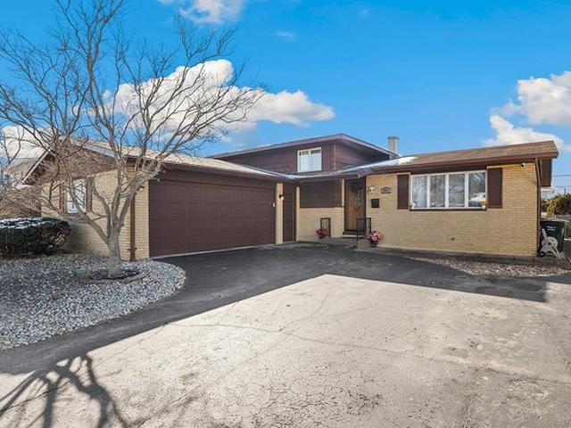 2951 rd St, Lansing, IL 60438
