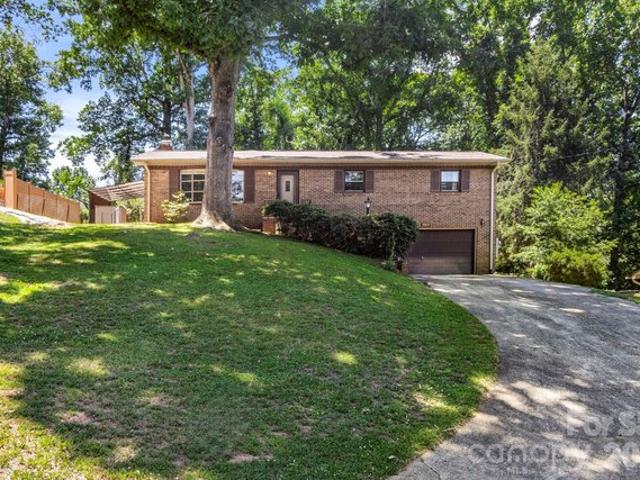 2951 7th Street Dr NE, Hickory, NC 28601