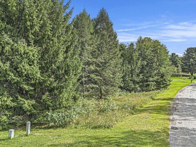 2952 Old Farm Ln, Traverse City, MI 49685