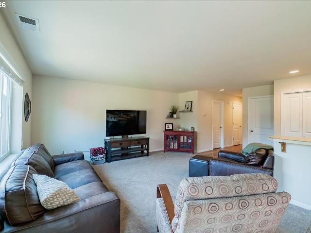 2952 persimmon way
