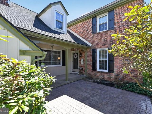 2953 Parkview Ln, Allentown, PA 18103