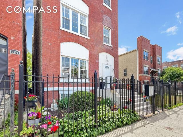 2953 W Warren Blvd 1, Chicago, IL