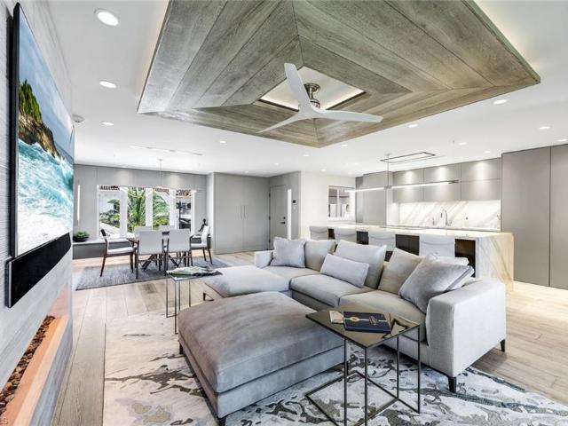 295 5th Ave S, Naples, FL 34102 | MLS #225073