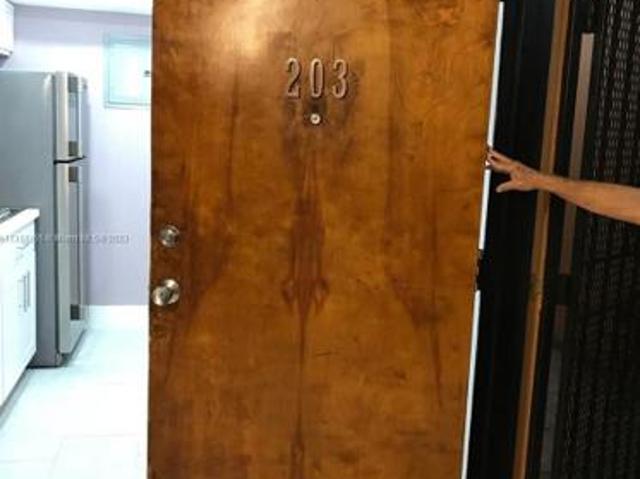 295 72nd Ave NW #203, Miami, FL 33126