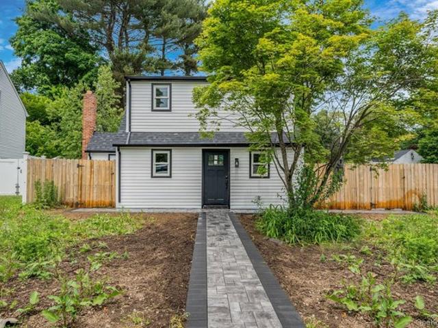 295 Cuba Hill Rd, Huntington, NY 11743
