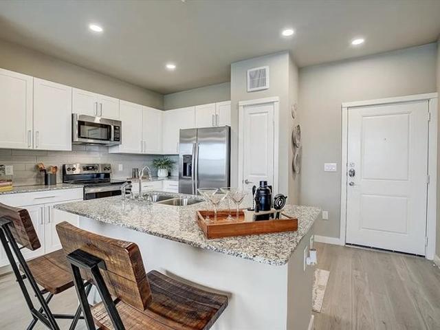 295 E Wilco Hwy, Hutto, TX 78634
