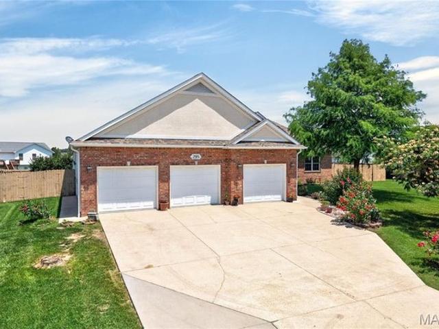 295 E Lawn Ave, Saint Robert, MO 65584