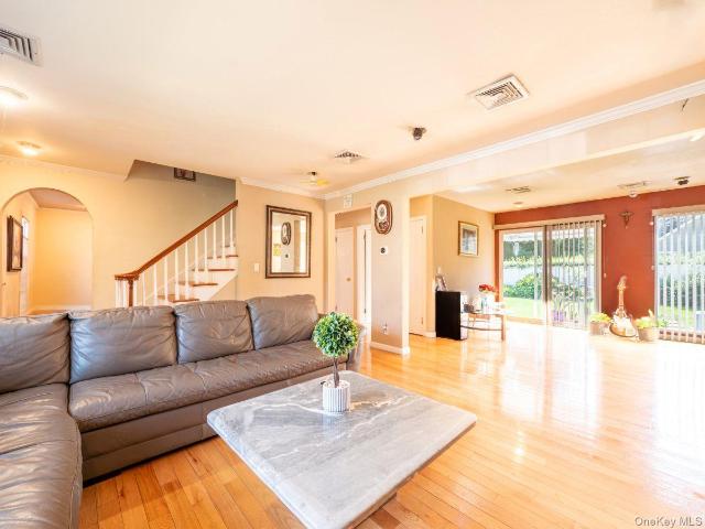 295 Ivy Avenue