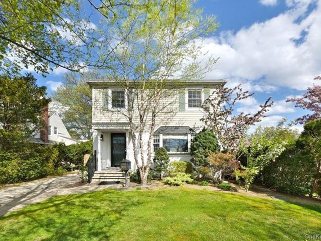 295 New Hyde Park Rd, Garden City, NY 11530