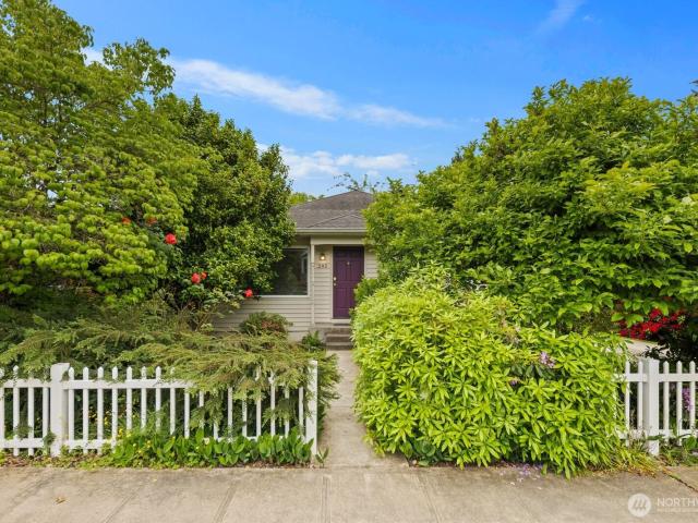 295 NE Alder Street