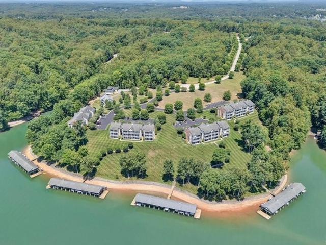 295 S Pointe Shore Dr Apt 102, Moneta, VA 24121
