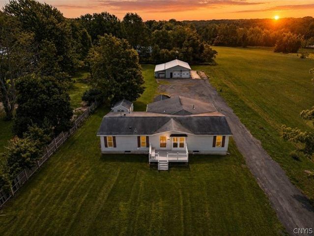 295 Stoney Robby Rd, Oswego, NY 13126