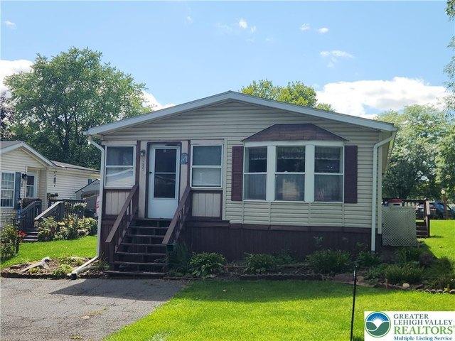 295 Woodsbluff Ct S, East Allen Township, PA 18014
