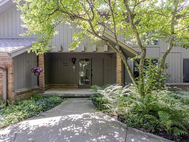 29642 E River Rd, Perrysburg, OH 43551