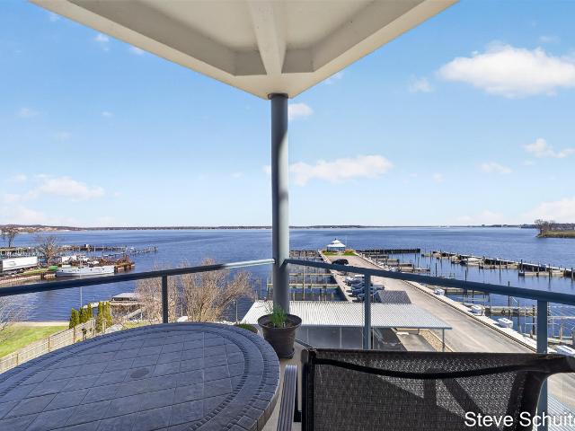 2964 Lakeshore Drive # W 304