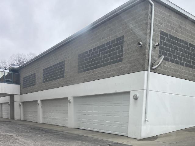 2964 Lakeshore Drive # E102