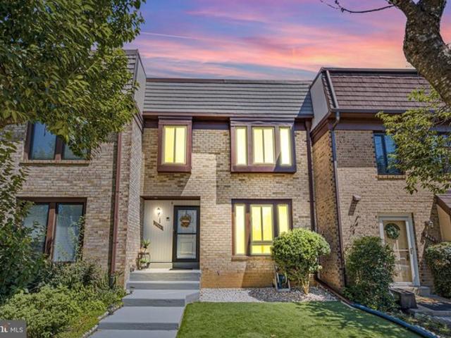 2966 Borge St, Oakton, VA 22124