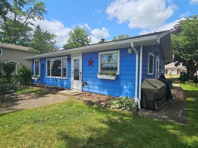 2966 Indian Trl, Hamburg Township, MI 48169