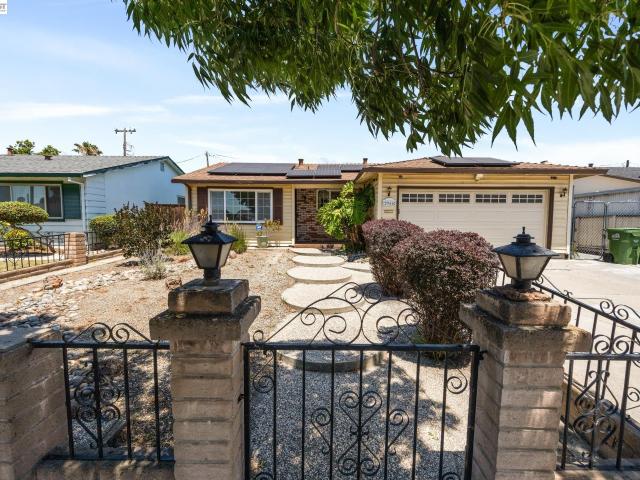2966 Ridgemont Dr