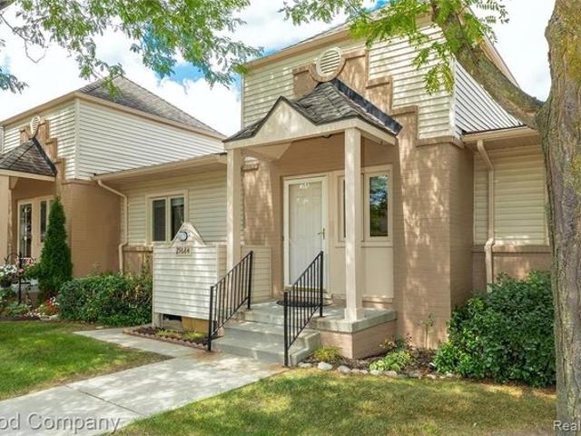 29684 Olympia Ct, Farmington Hills, MI 48336