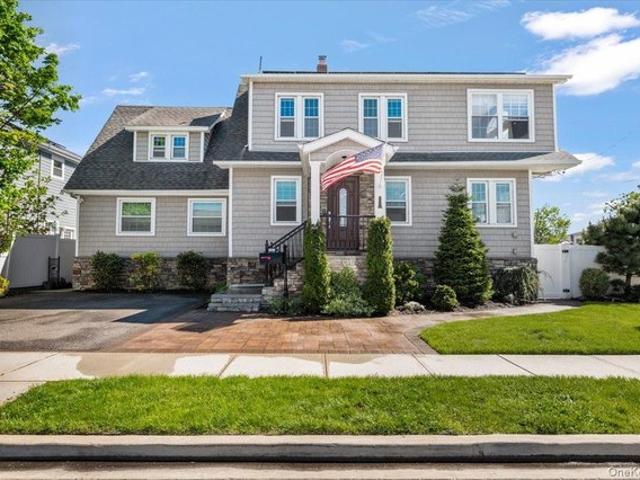 2968 Islip Ct, Wantagh, NY 11793