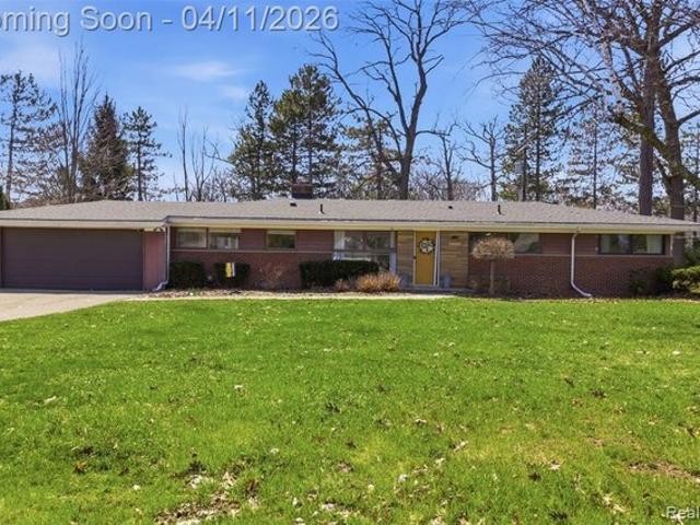 29601 Gilchrest St, Farmington Hills, MI 48334