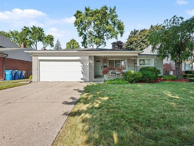 29609 Tropea Dr, Warren, MI 48092