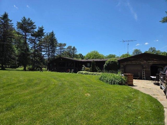 2960 Oakview St, Dryden, MI 48428
