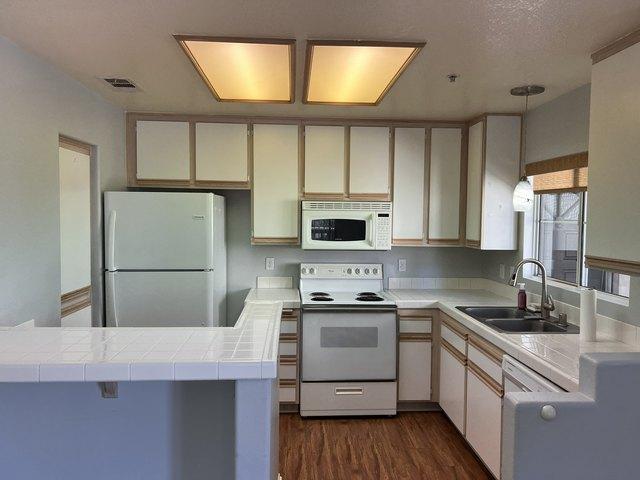 2960 Champion Way Apt 105, Tustin, CA 92782