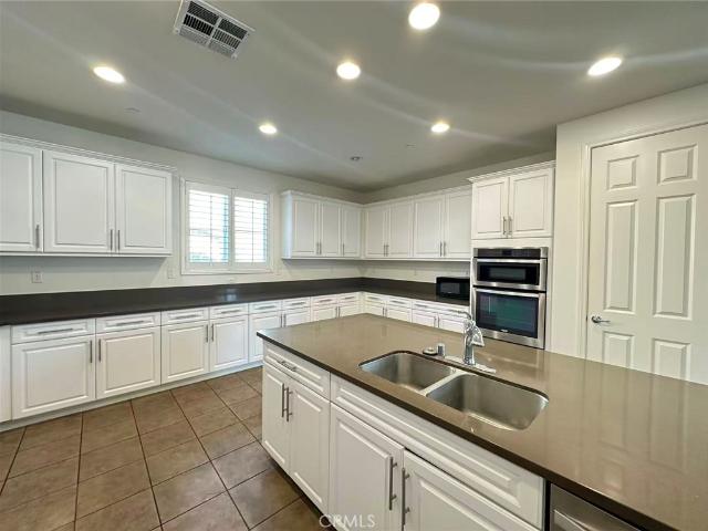 2960 E Via Corvina
