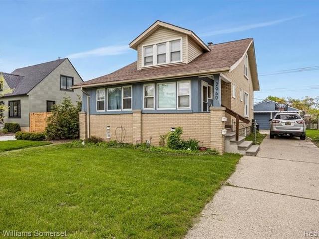 2960 Kenmore Rd, Berkley, MI 48072