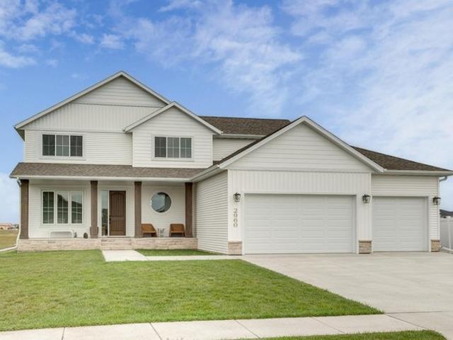 2960 Prairie Farms Cir S, Fargo, ND 58104