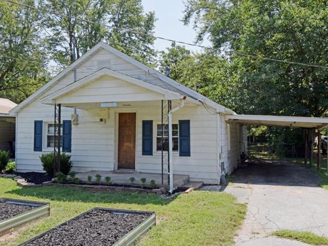 2960 W Latoka St, Springfield, MO 65807