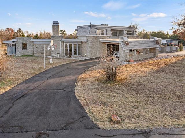 2961 Twin Acres Drive