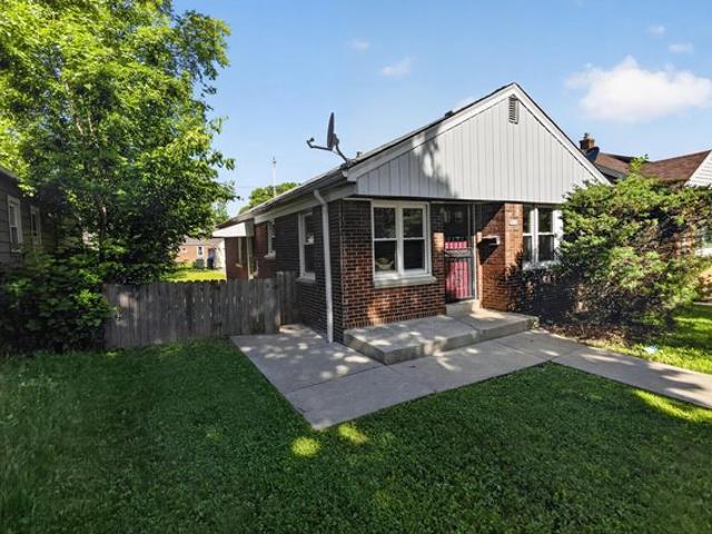 2962 N 55th St, Milwaukee, WI 53210