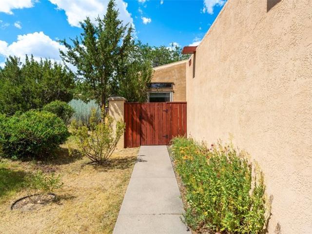 2963 Plaza Blanca, Santa Fe, NM 87507