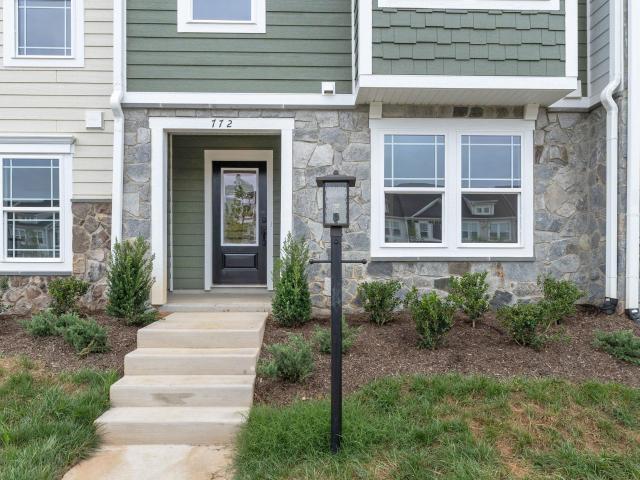 296 crowninshield ct