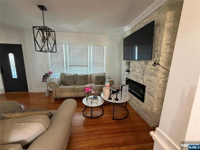296 E 6th