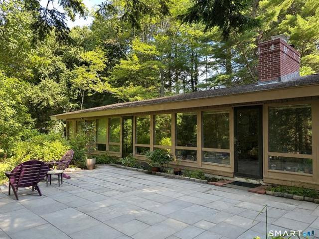 296 Ferguson Rd, Manchester, CT 06040