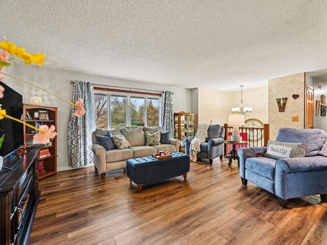 296 Logan Ave E, West St. Paul, MN 55118 | MLS #7039 | Compass