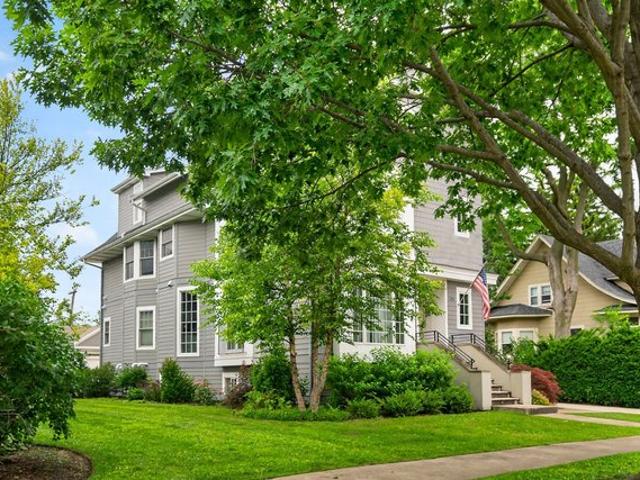 296 N Maple Ave, Elmhurst, IL 60126