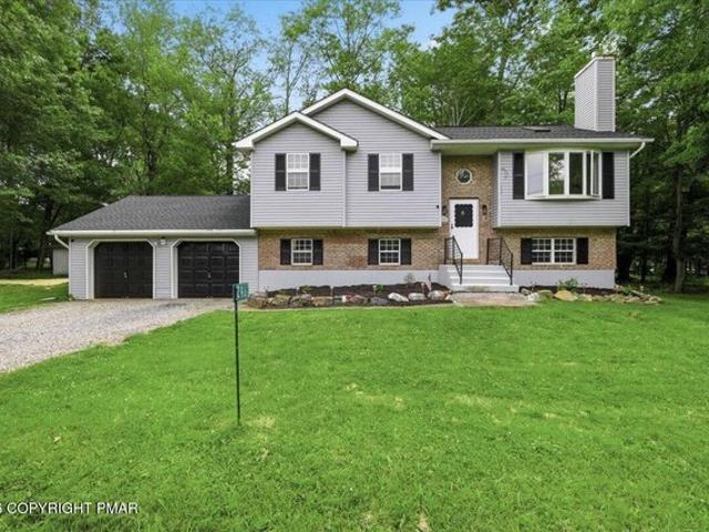 296 Scotch Pine Dr, Pocono Summit, PA 18346