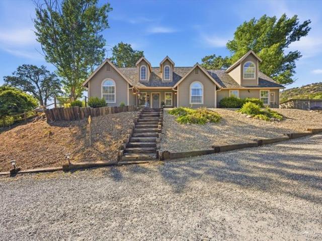 29751 Rollingoak Dr, Tehachapi, CA 93561