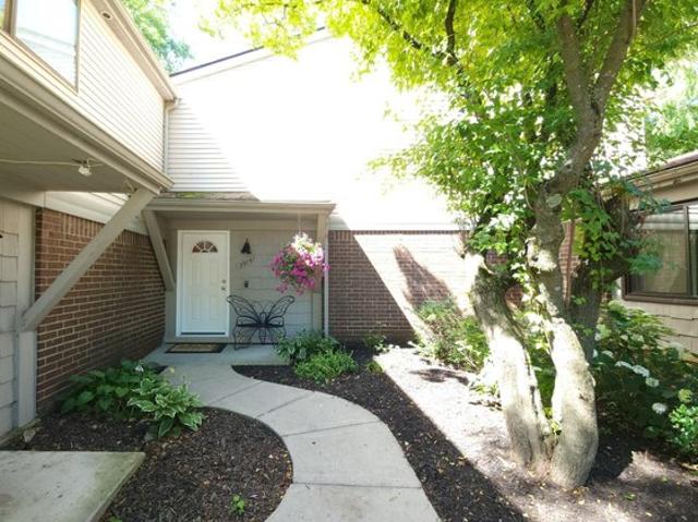 29757 Farmbrook Villa Ln, Southfield, MI 48034