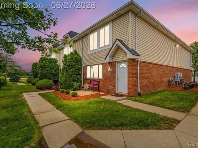 29760 Beverly Ln Unit 32, Chesterfield Township, MI 48047