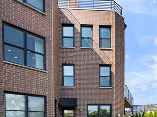 2976 N River Walk Dr Unit 70, Chicago, IL 60618