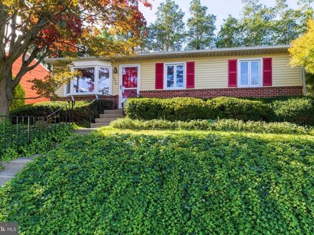 2976 Carnation Ave, Willow Grove, PA 19090
