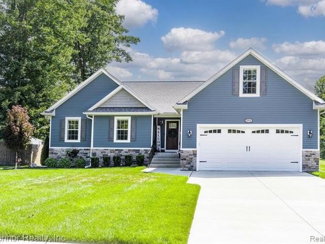 2976 E Bob White Dr, Kimball Township, MI 48074