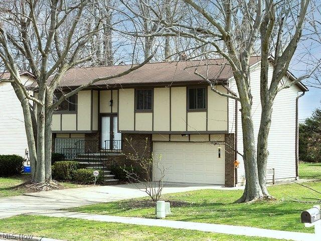 2977 Gale Rd, Willoughby, OH 44094