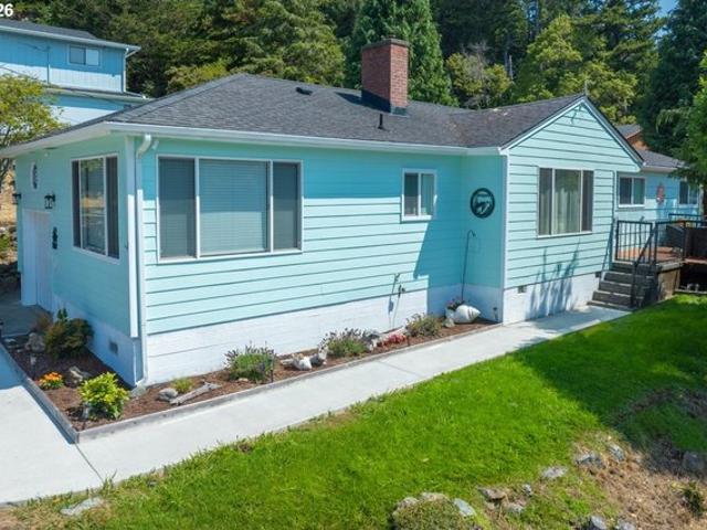 29785 Hound Dog Rd, Gold Beach, OR 97444